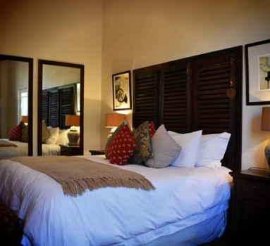 RATES & ROOMS – Roche House